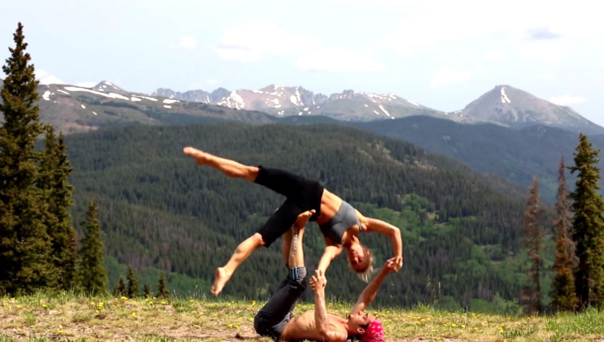 Acroyoga: La Mezcla De Yoga Y Acrobacias Que Se Hace En Un Escenario ...