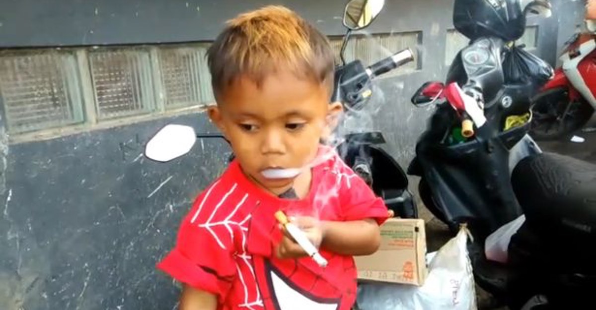 Fumaba Antes De Caminar: El Gobierno Y Los Médicos Intervinieron Para ...